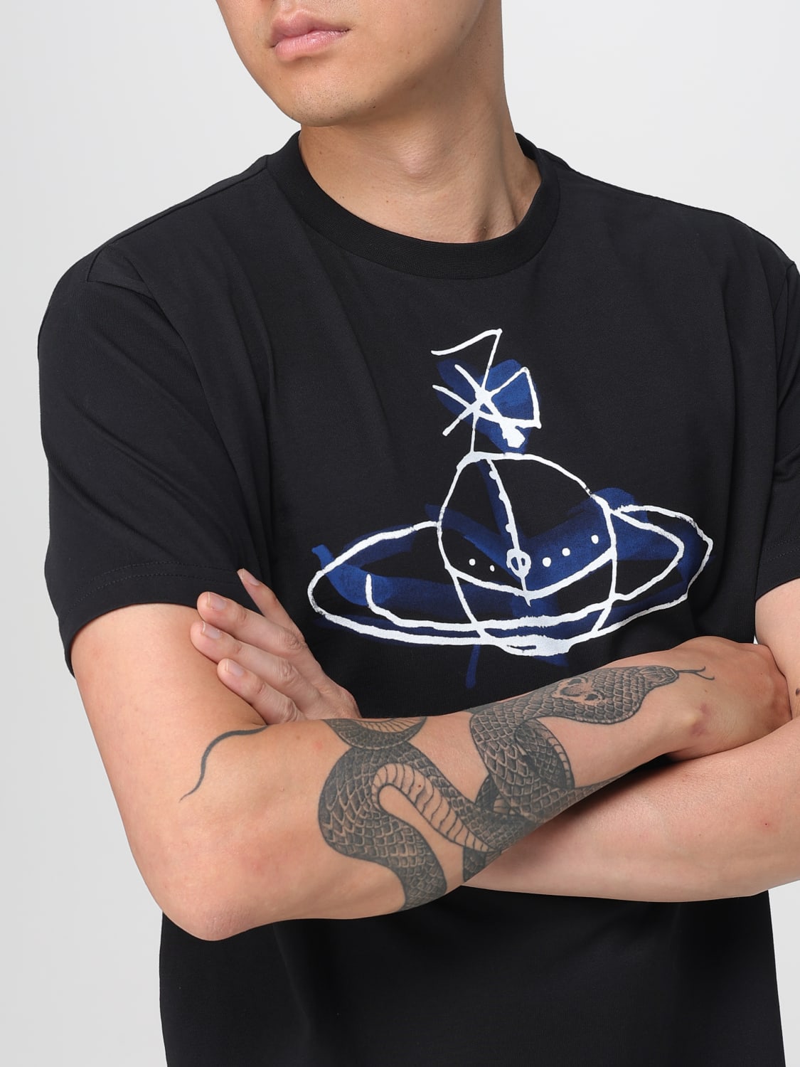VIVIENNE WESTWOOD: T-shirt men - Black | Vivienne Westwood t-shirt 3G01003WJ001M online at ...